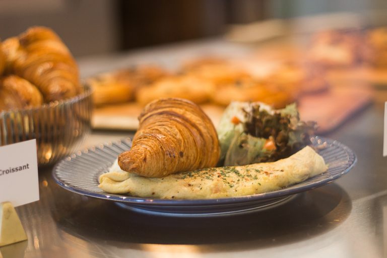 Urban Table: Relive Your Korea Cafehopping Days At This Minimalistic ...