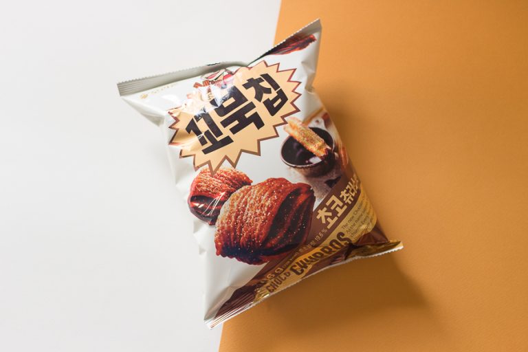 Orion Chocolate Churros Flavoured Turtle Chips (Kkobuk Chips) Review ...