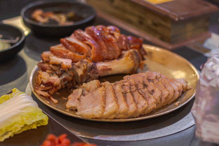 Manjok Ohyang Jokbal (만족 오향족발): Jokbal Restaurant in Seoul With ...