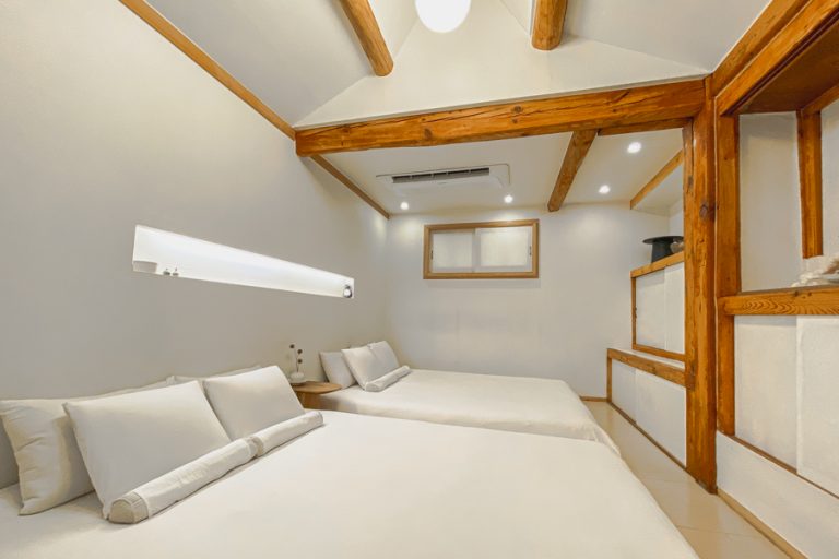 Digeut House (디귿집): Modern Hanok Stay With Amenities Like Projector ...