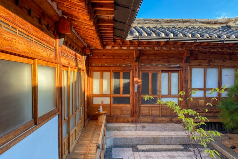 Digeut House (디귿집): Modern Hanok Stay With Amenities Like Projector ...