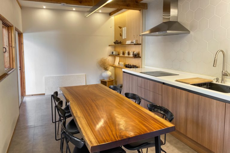 Digeut House (디귿집): Modern Hanok Stay With Amenities Like Projector ...