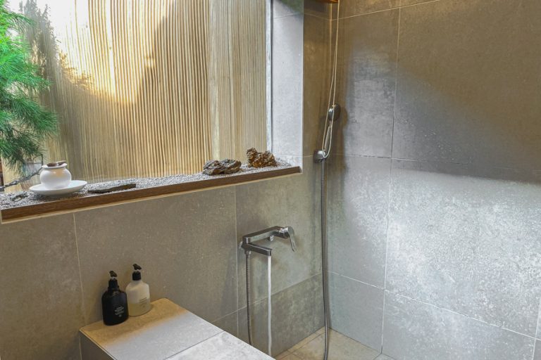 Digeut House (디귿집): Modern Hanok Stay With Amenities Like Projector ...