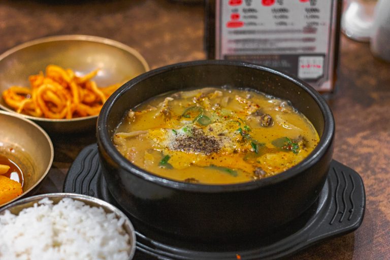 Cheong Wa Ok (청와옥): Popular Restaurant For Sundae Gukbap in Seoul