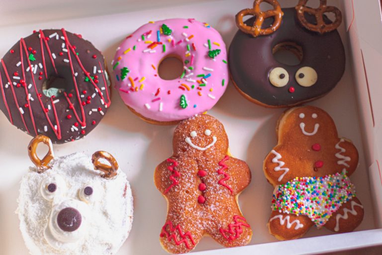 BreadTalk Has Snowman-Shaped Bun, Whimsical Log Cakes & More For ...