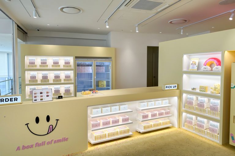 Knotted World: Largest Cafe Knotted in Seoul With Exclusive Outlet-Only ...