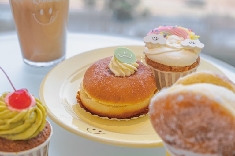 Knotted World: Largest Cafe Knotted in Seoul With Exclusive Outlet-Only ...