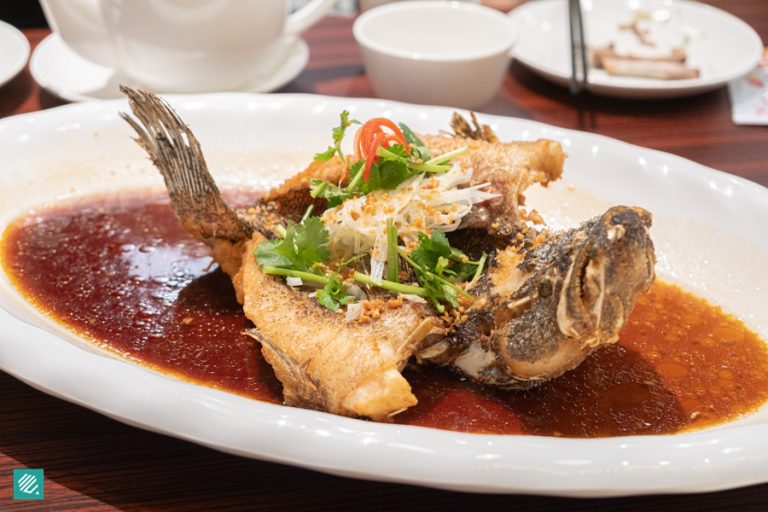 Lo Hey HK Seafood: Retro Hong Kong Cinema-Themed Seafood Restaurant In ...