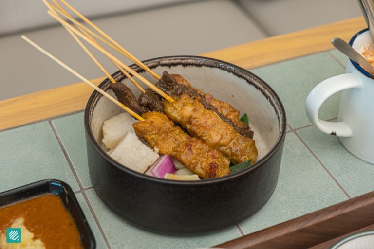 Chatterbox Cafe: Premium $23 Chicken Rice, Chilli Crab & More At This ...